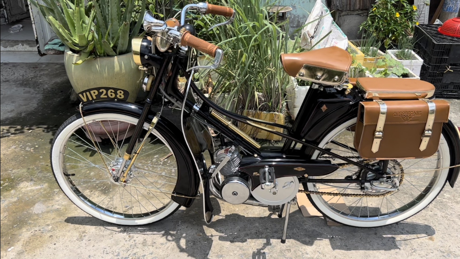 Mobylette AV32 - Màu Đen Bóng